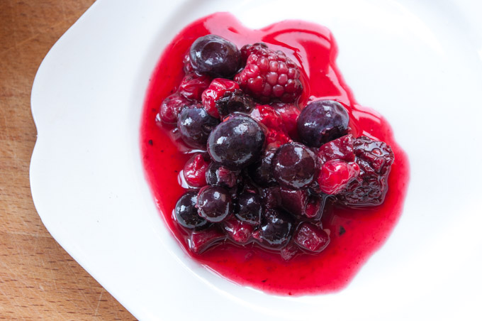 Berry coulis with spices • Delicious from scratch
