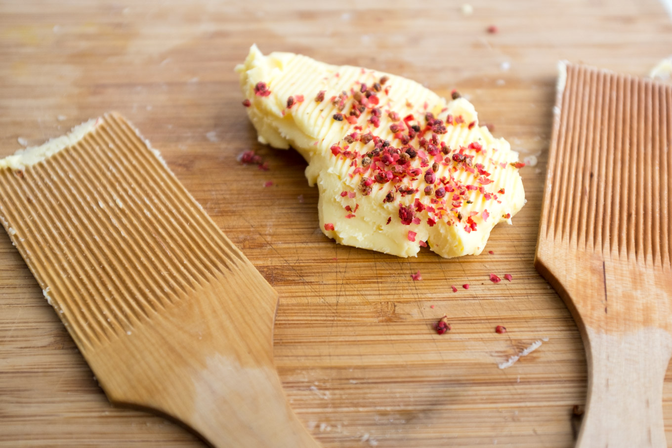 Peppercorn butter • Delicious from scratch