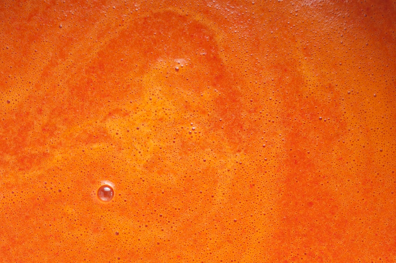 Homemade chilli sauce • Delicious from scratch