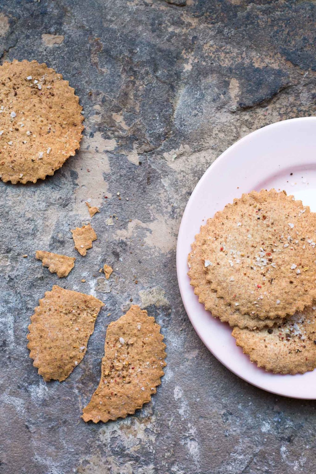 Sourdough spelt crackers with peppercorns • Delicious from scratch